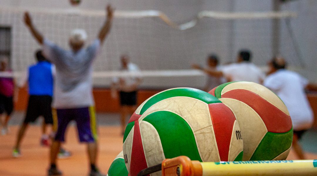 Newcom: un deporte que es furor entre las personas adultas y crece en ...